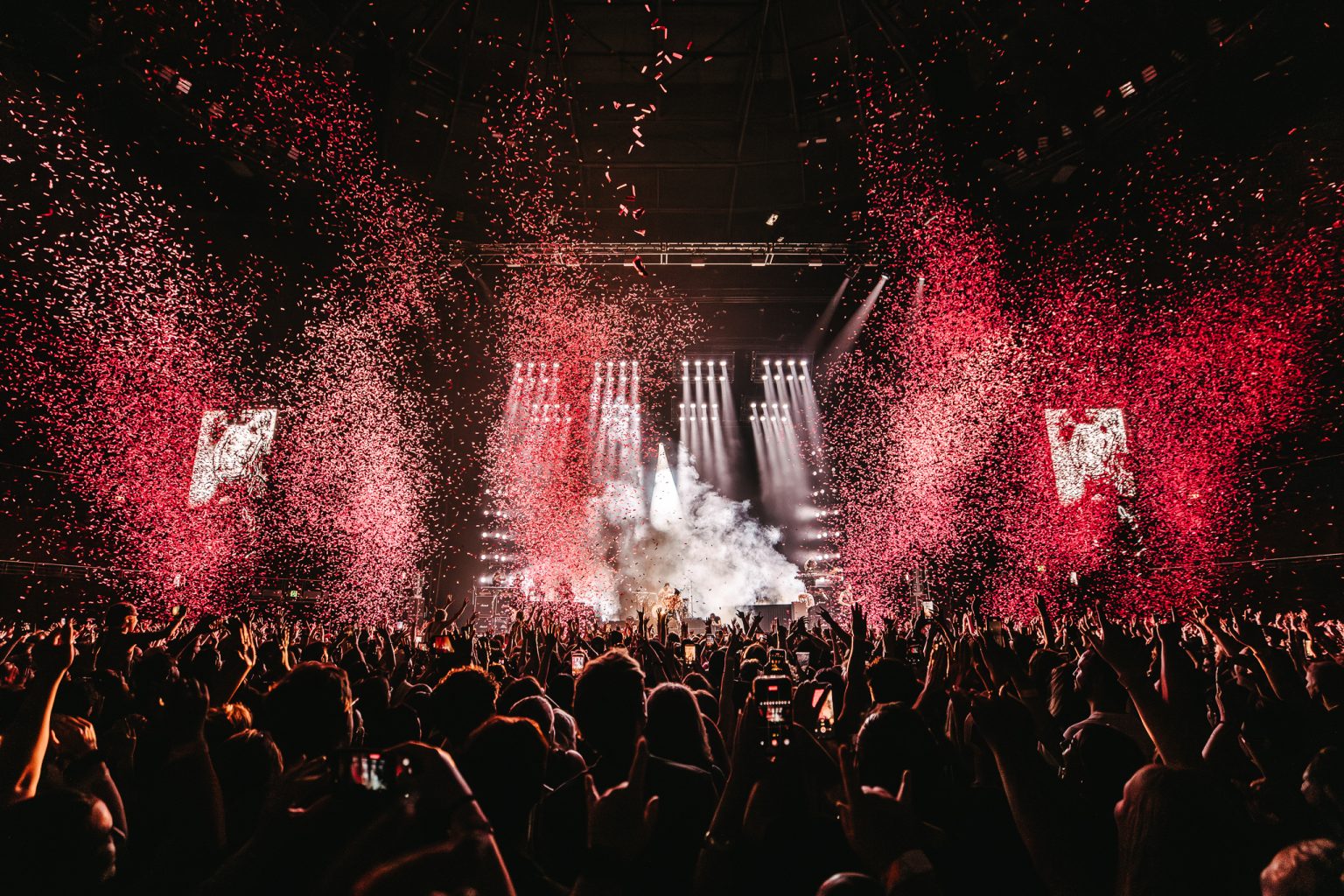 The Rock Show That Stunned Thousands: YUNGBLUD Makes His Return Down ...